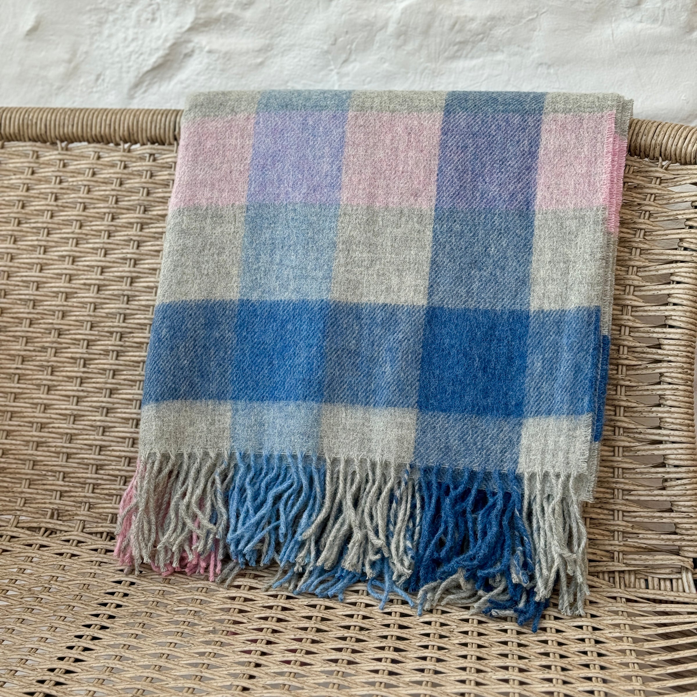 Blankets and Throws– Welsh Otter