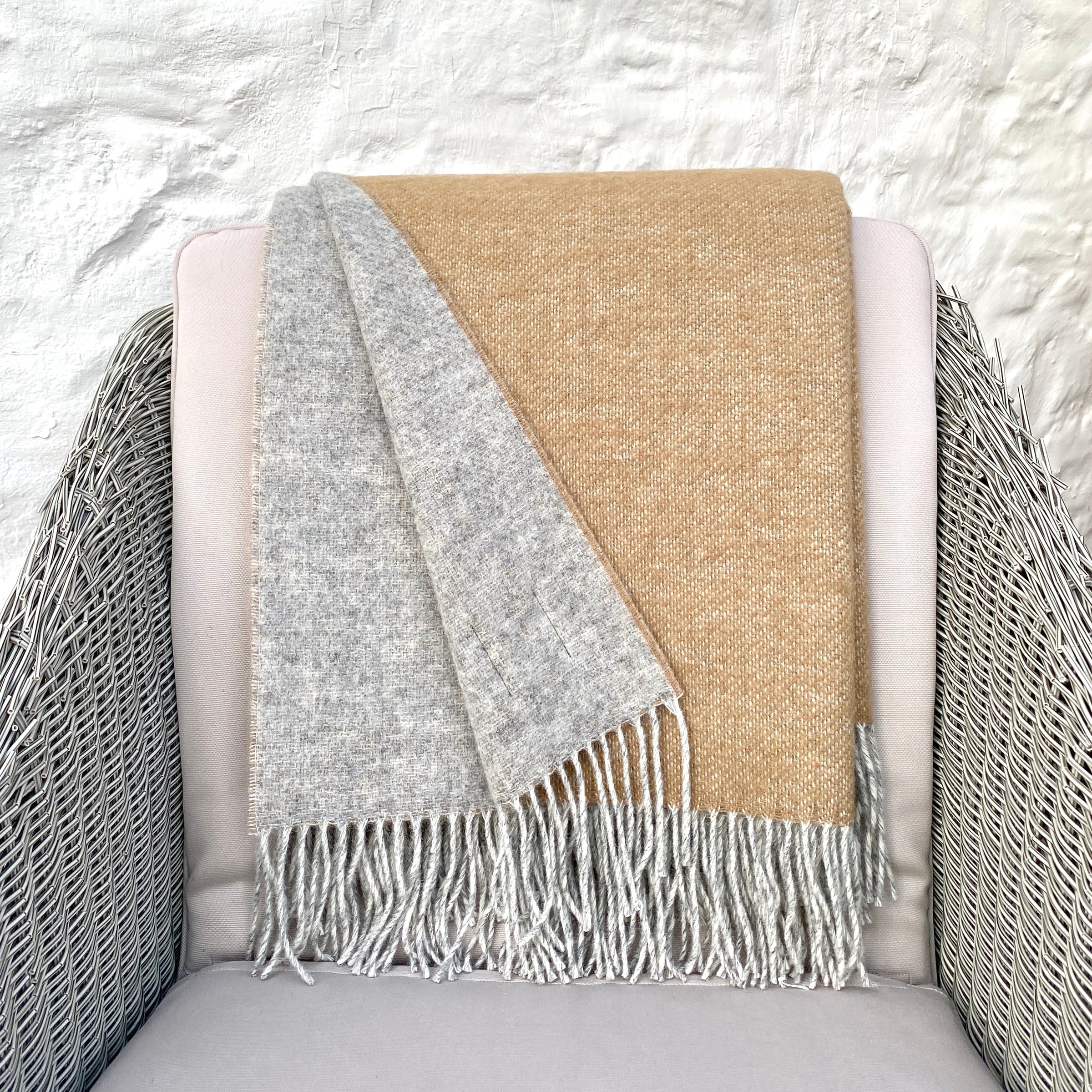 Blankets and Throws– Welsh Otter
